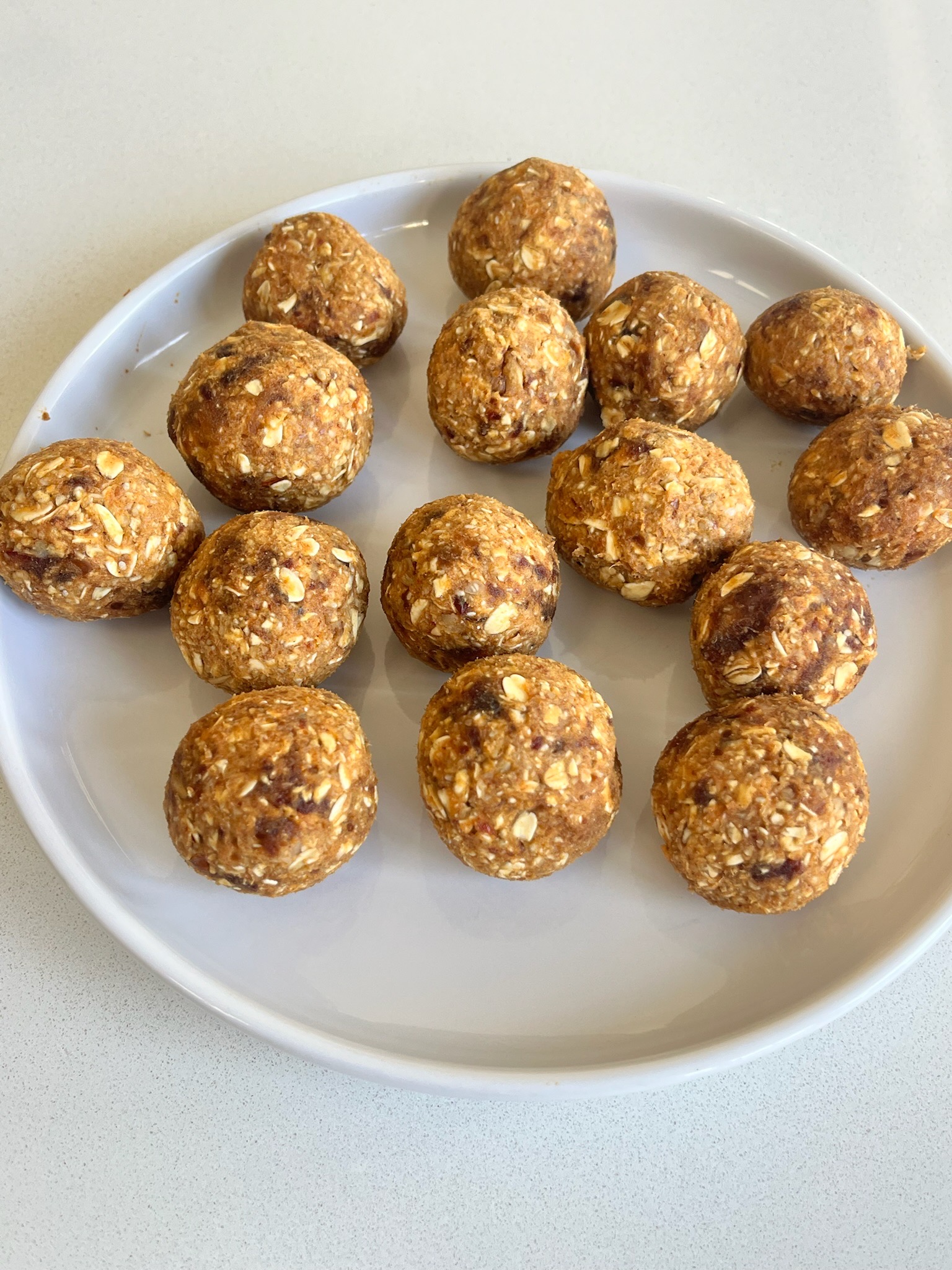 Recettes santé | NutriSimple | Boules énergie aux dattes, avoine ...
